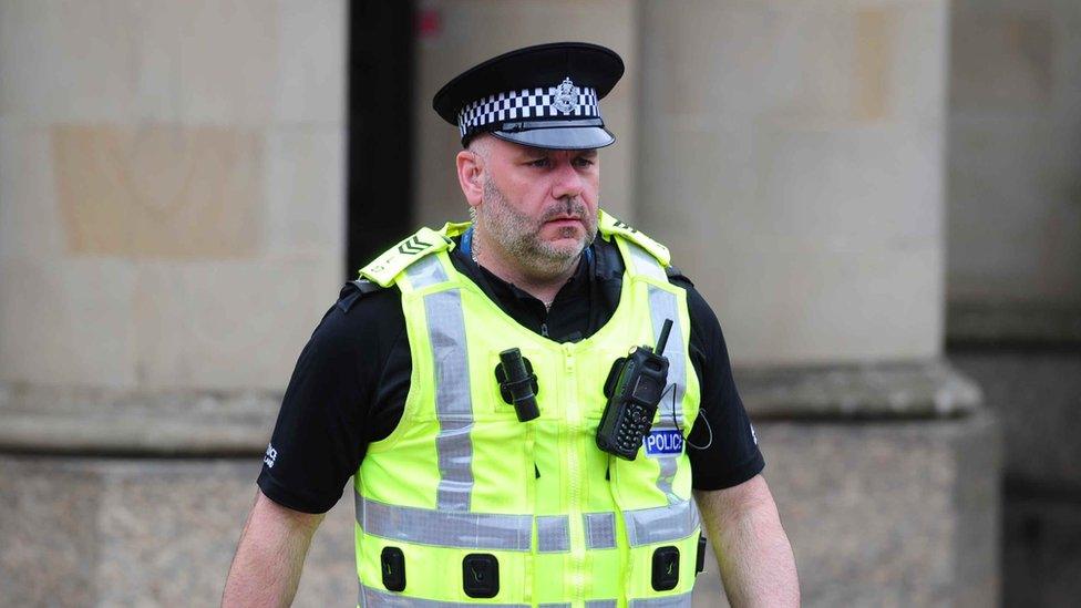 Man jailed over Dumbarton machete attack on police officer - BBC News