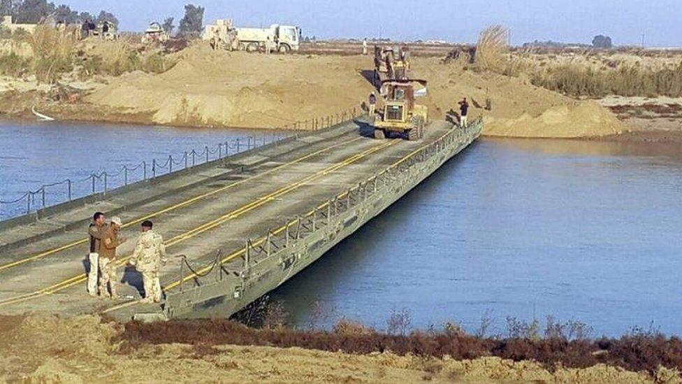 Islamic State conflict: Iraqi forces 'move into Ramadi' - BBC News