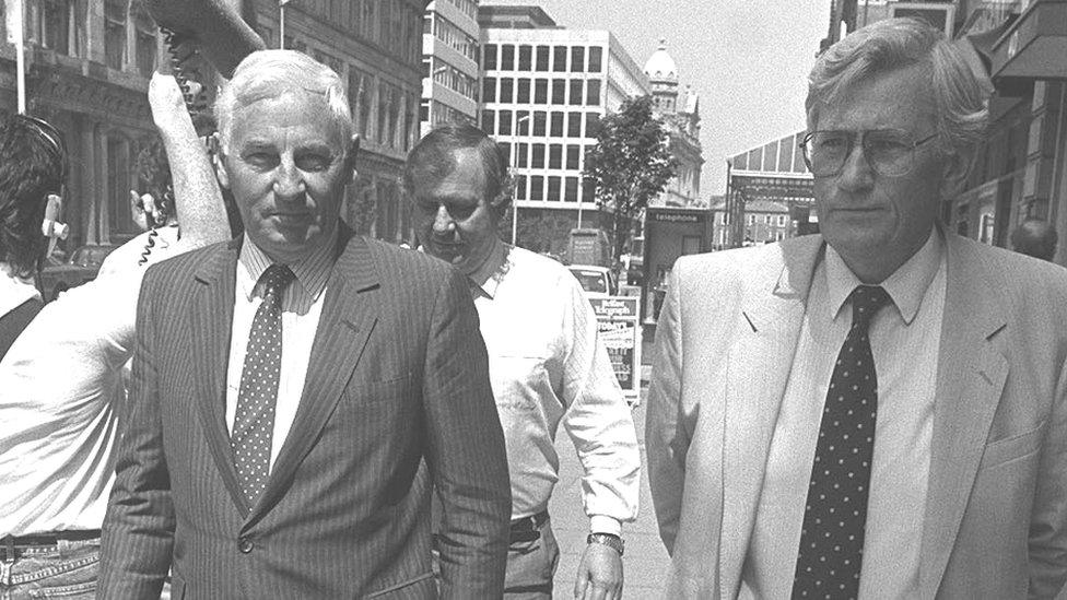 Peter Barry: Former Irish deputy prime minister dies - BBC News