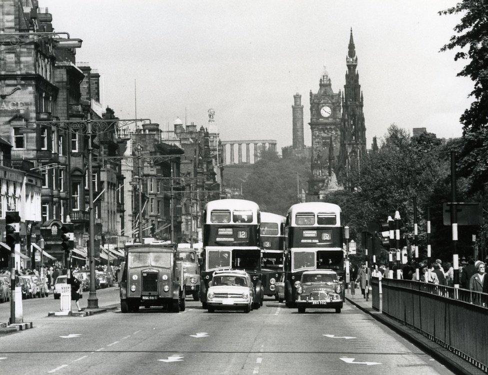 In pictures: 'Unseen' Edinburgh archive from the 50s and 60s - BBC News