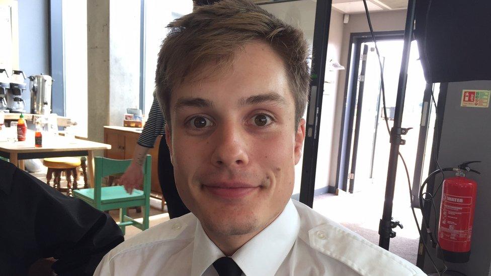 'Five reasons why I became a prison officer' - BBC News