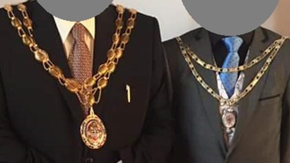 Kirklees Mayor appeals for return of Dewsbury ceremonial chain - BBC News