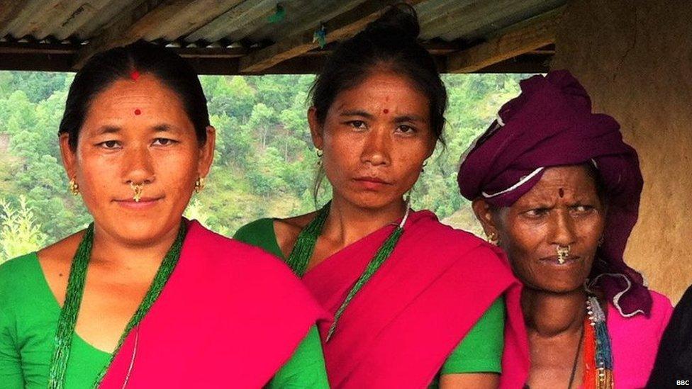 Nepal earthquake: What is life like six months on? - BBC News