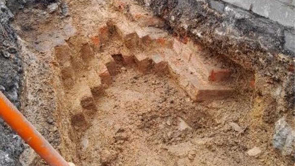 Botley Road closure extended due to 'unique challenges' - BBC News