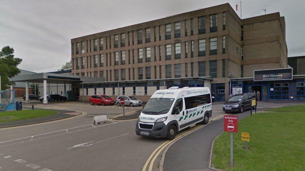 New Cross Hospital boss calls for doctors' visa rule change - BBC News