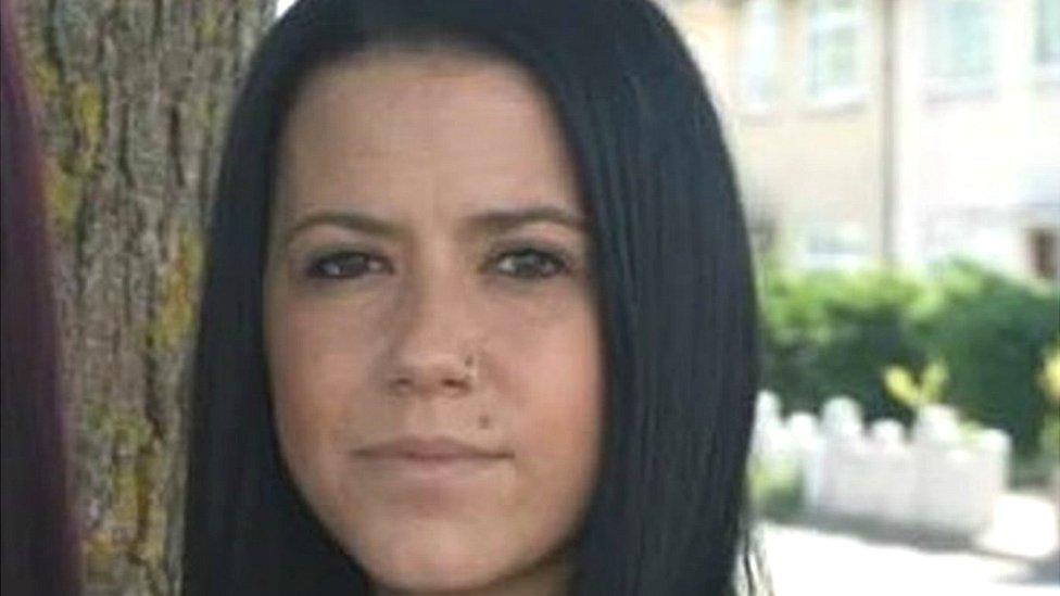 Gosport murder trial: Accused blames mystery knifeman - BBC News