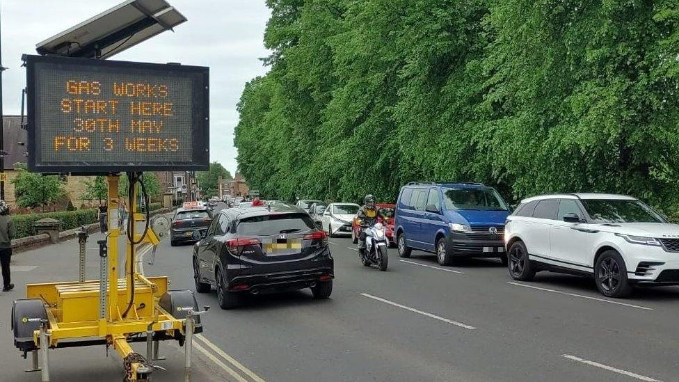 York Lord Mayor's Walk partially closed for gas pipe repairs - BBC News