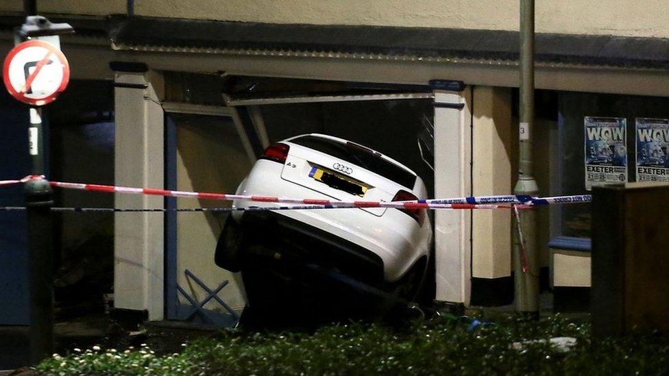Car crashes into Peterborough Papa Luigi pizza takeaway - BBC News