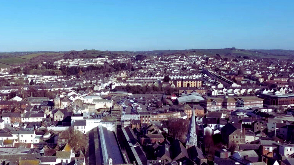 Survey looks at Barnstaple centre and market quarter plan - BBC News