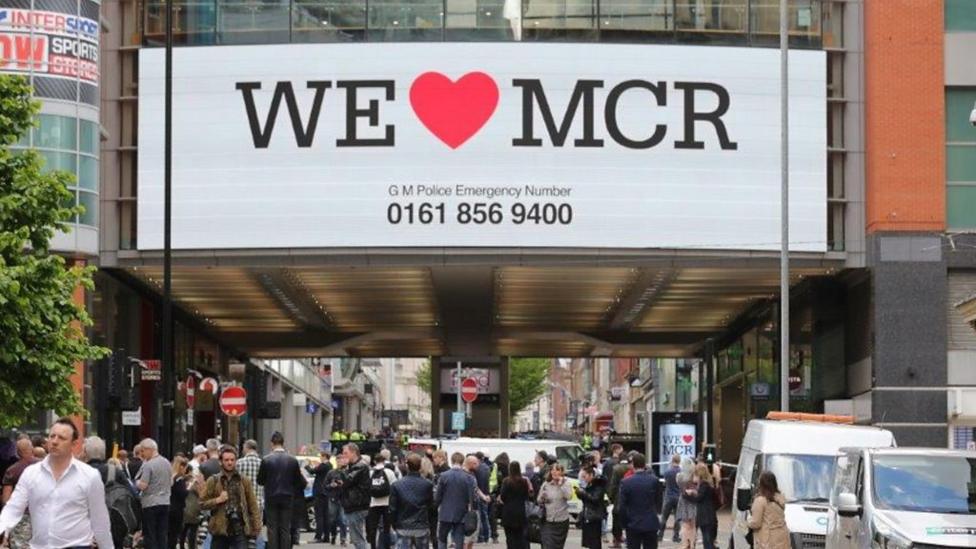 Manchester attack: The community that rushed to help - BBC News