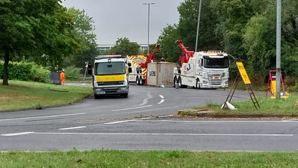 Basildon: Lorry overturns at town centre roundabout - BBC News