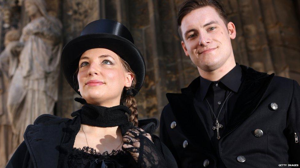 Belfast City Hall opens its doors after 'goth invasion' - BBC News