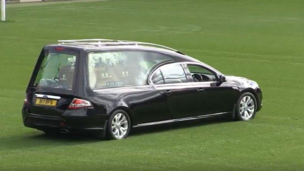 Memorial service held for Leeds president Harry Jepson - BBC News