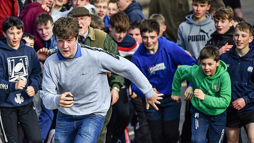 In pictures: Jedburgh's ba' game battles - BBC News