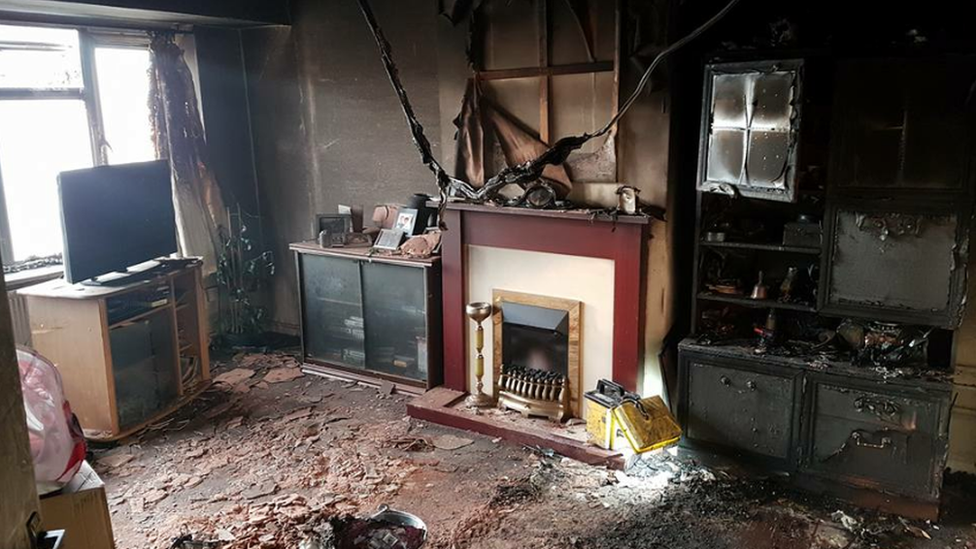 Closed door 'saved man's life' in Bilston flat fire - BBC News