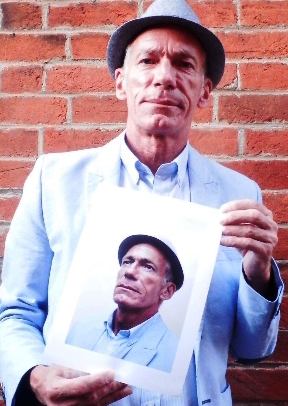 The people photographed at an Oxford chip shop - BBC News