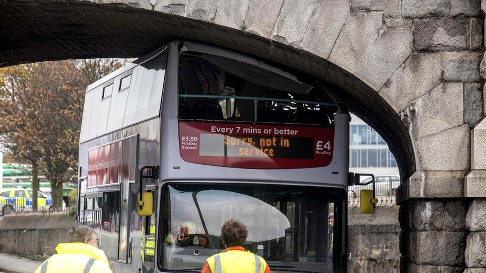 Double decker bus gets stuck under Aberdeen bridge - BBC News