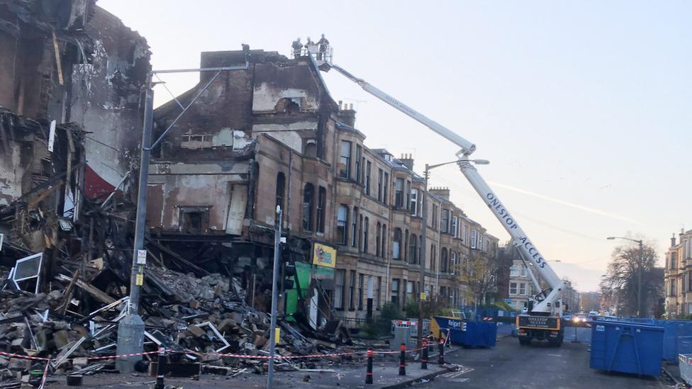 Demolition work begins after Glasgow tenement collapse - BBC News