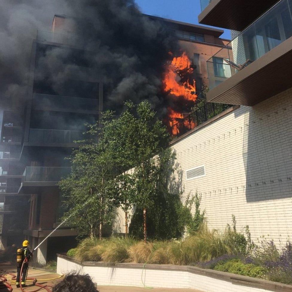 West Hampstead fire: Crews battle balconies blaze - BBC News