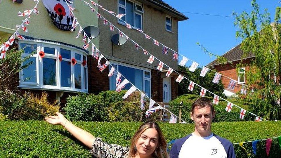 VE Day 2020: England prepares for lockdown celebrations - BBC News