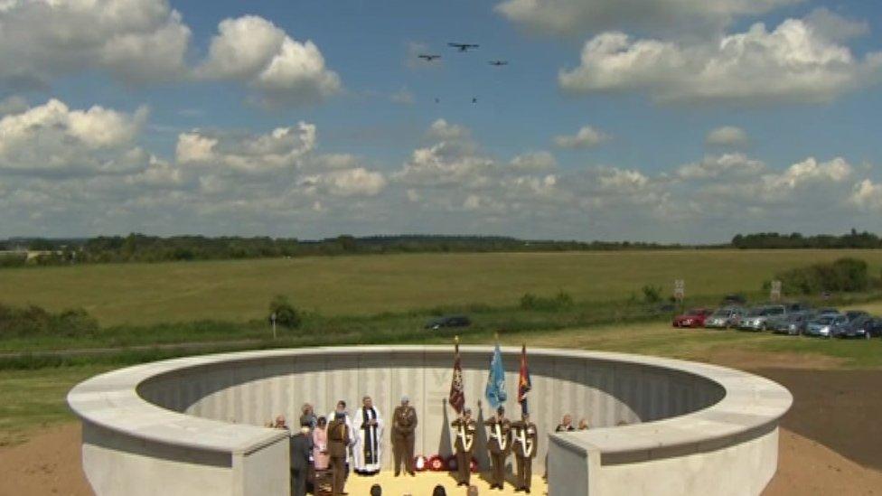 Army flying memorial unveiled at Middle Wallop - BBC News