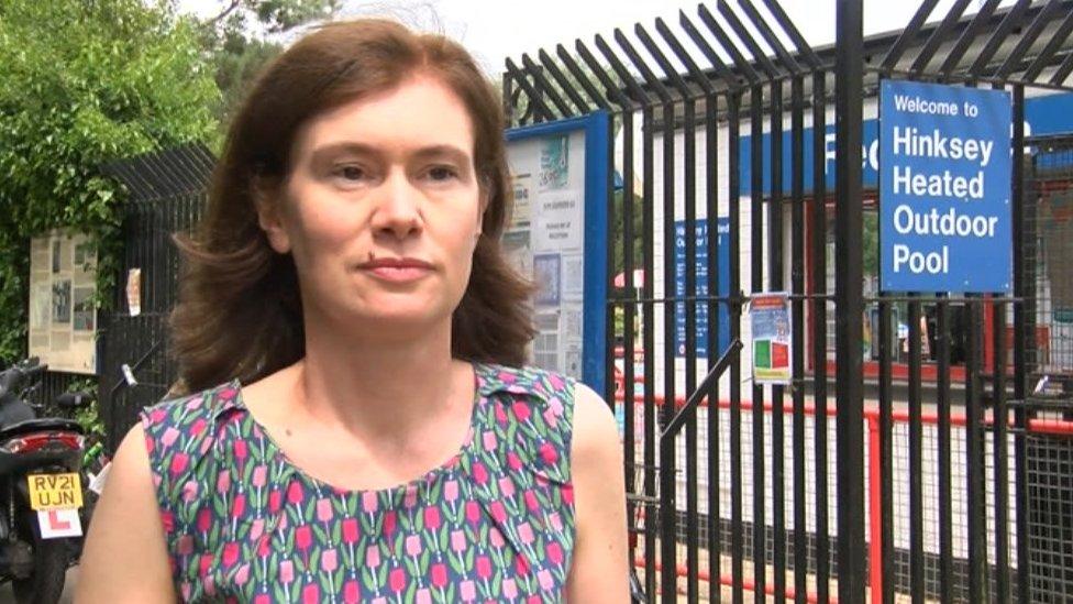 Oxford parents claim children missing out on free swims - BBC News