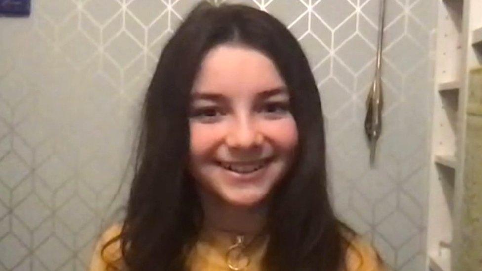 The teenage Scot who plays the young Wonder Woman - BBC News