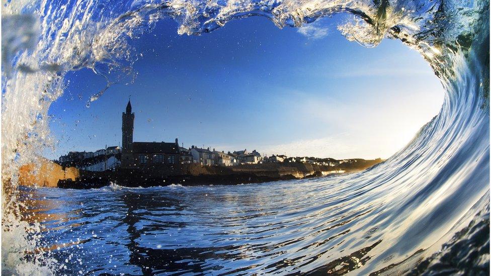 Swell time for UK surf photographers - BBC News