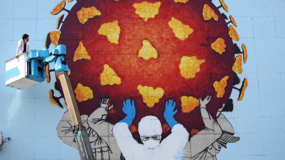 Coronavirus: Graffiti pays tribute to health care workers - BBC Newsround