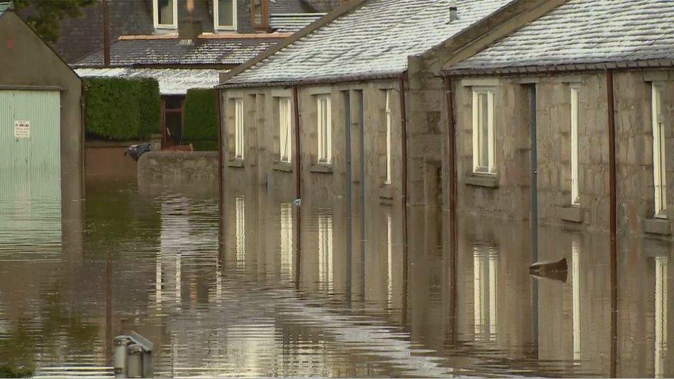 In pictures: Flood-hit Scotland - BBC News