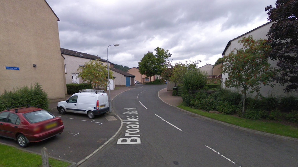 Death of man in Tweedbank is 'unexplained' - police - BBC News