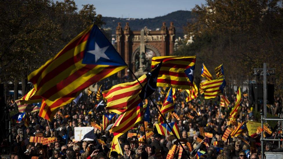 Catalan independence: Spain court blocks bill - BBC News
