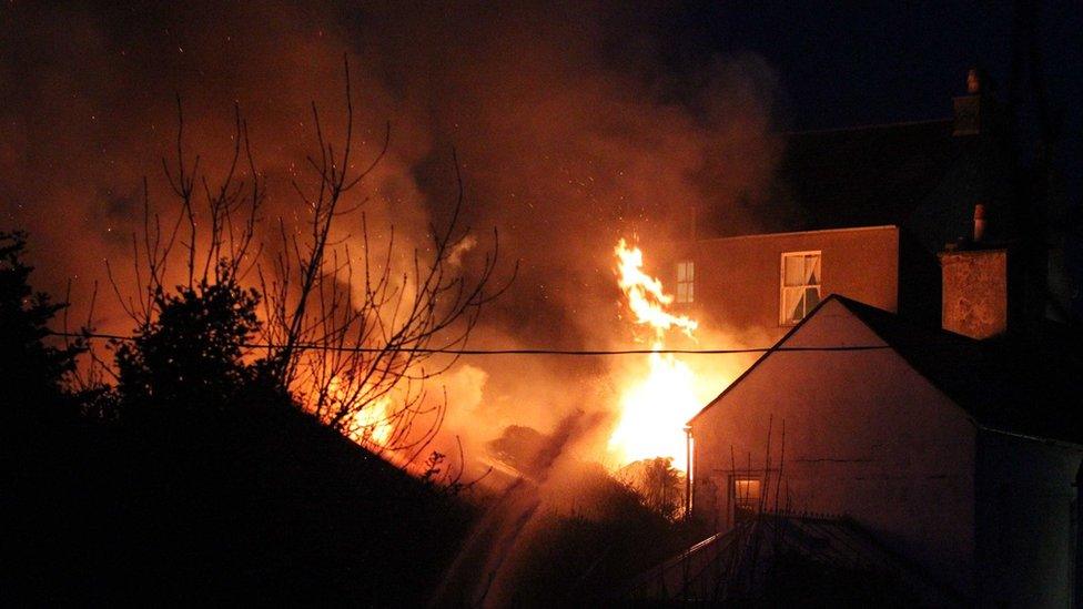 Fire causes extensive damage to Kirkcudbright hotel - BBC News