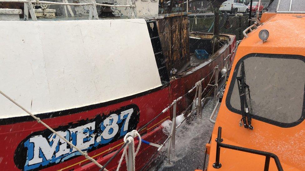 Lifeboat called out to flooded trawler in Eyemouth - BBC News