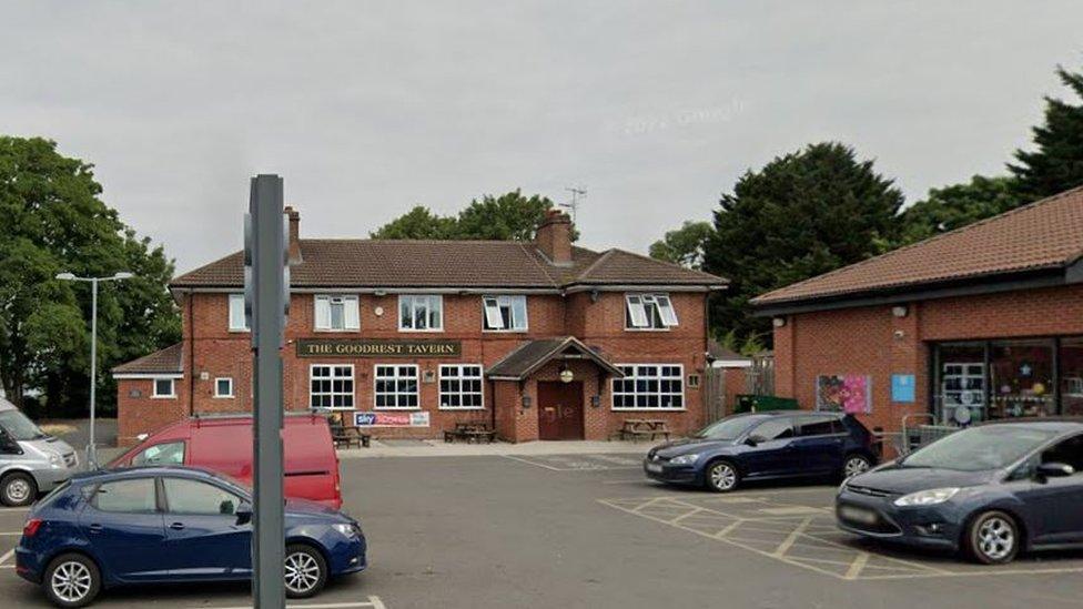 Worcester: Two attempted murder arrests after man hurt - BBC News