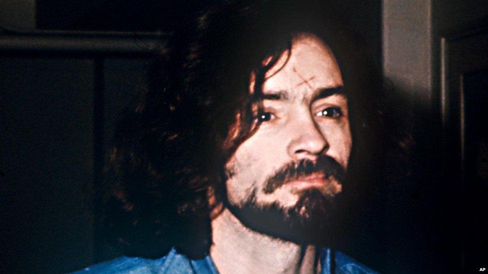 Tinder users don't recognise serial killers and swipe right - BBC News