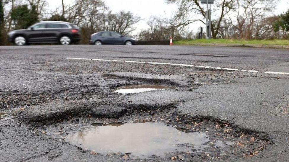 Surrey: M3 footbridge may not be replaced for two years - BBC News