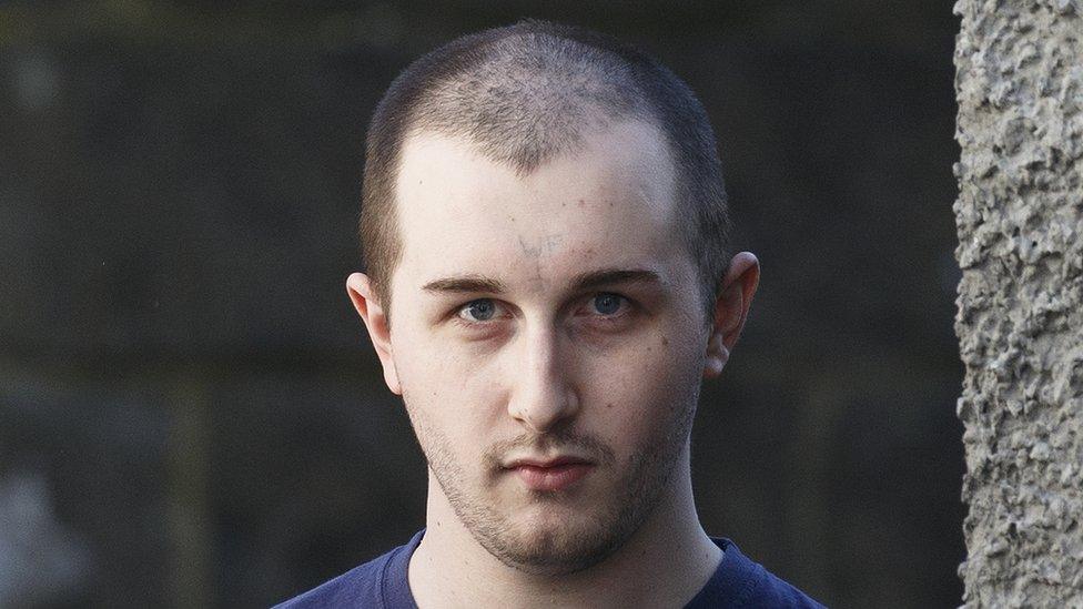 Segregated prisoner stabbed and slashed guards - BBC News