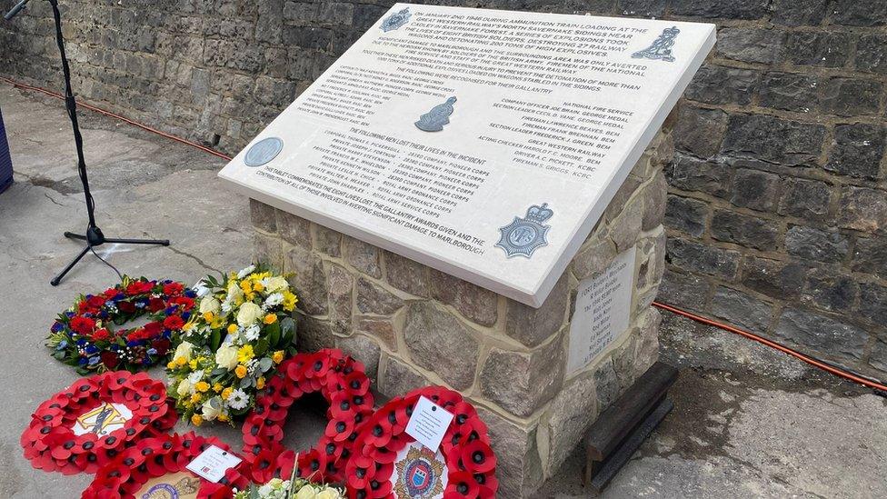 Memorial to Savernake munitions disaster is unveiled - BBC News