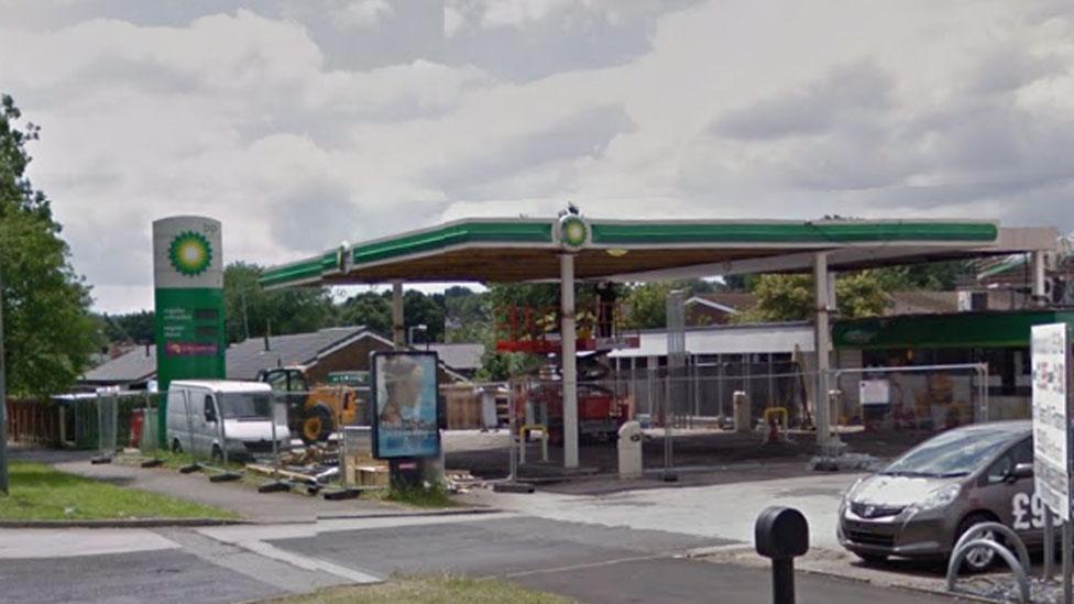 Man has finger chopped off in attack in Rotherham - BBC News