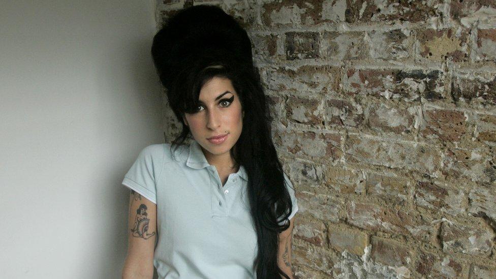 In pictures: Beehives hairstyles over the years - BBC News