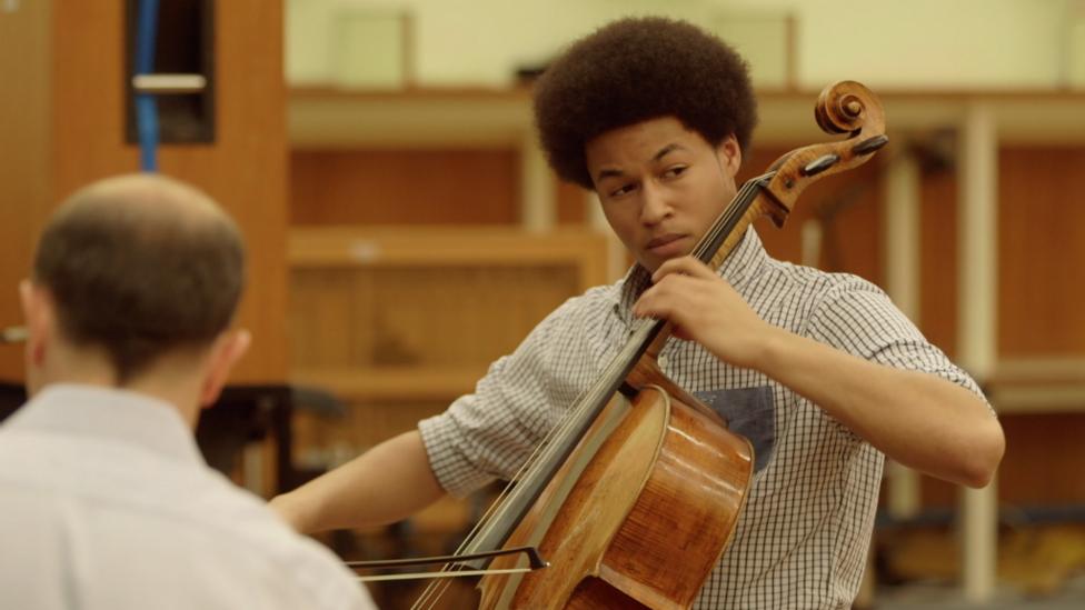 Rare 17th Century cello loaned to teenager for life - BBC News