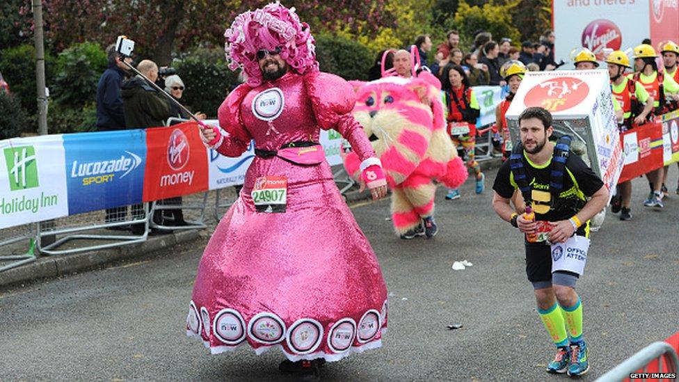 The best pictures from the London Marathon - BBC News