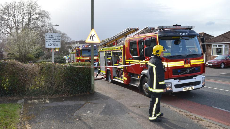 Man dies at Southampton hospital after Fareham garage fire - BBC News