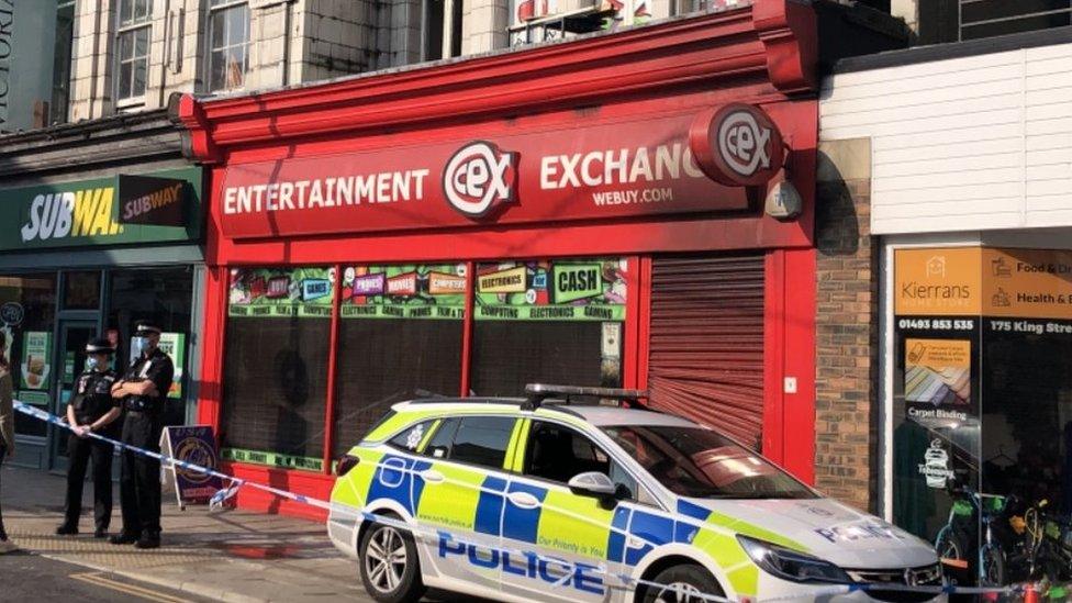 Great Yarmouth Cex shop fire tackled by 30 firefighters - BBC News