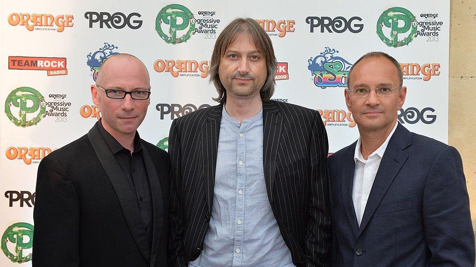 David Longdon: Prog rock singer died after falling down stairs - BBC News