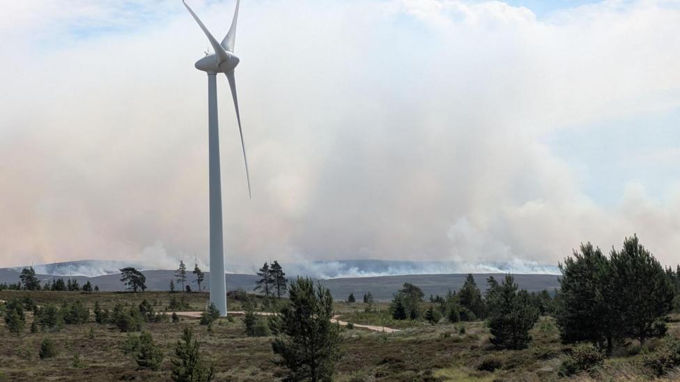 In pictures: Scotland's four-day battle with wildfires - BBC News