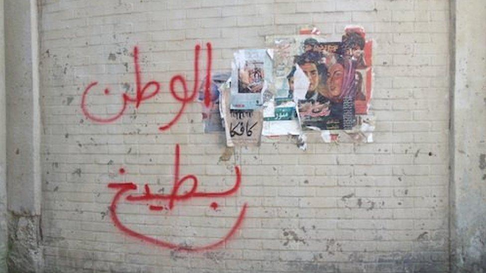 Artists write 'Homeland is racist' graffiti on set - BBC News