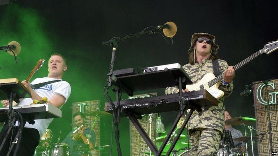 Jungle will make their second album in their bedroom - BBC News