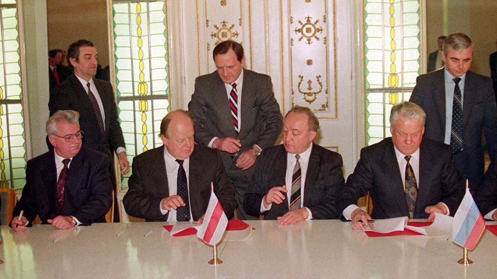 How three men signed the USSR's death warrant - BBC News